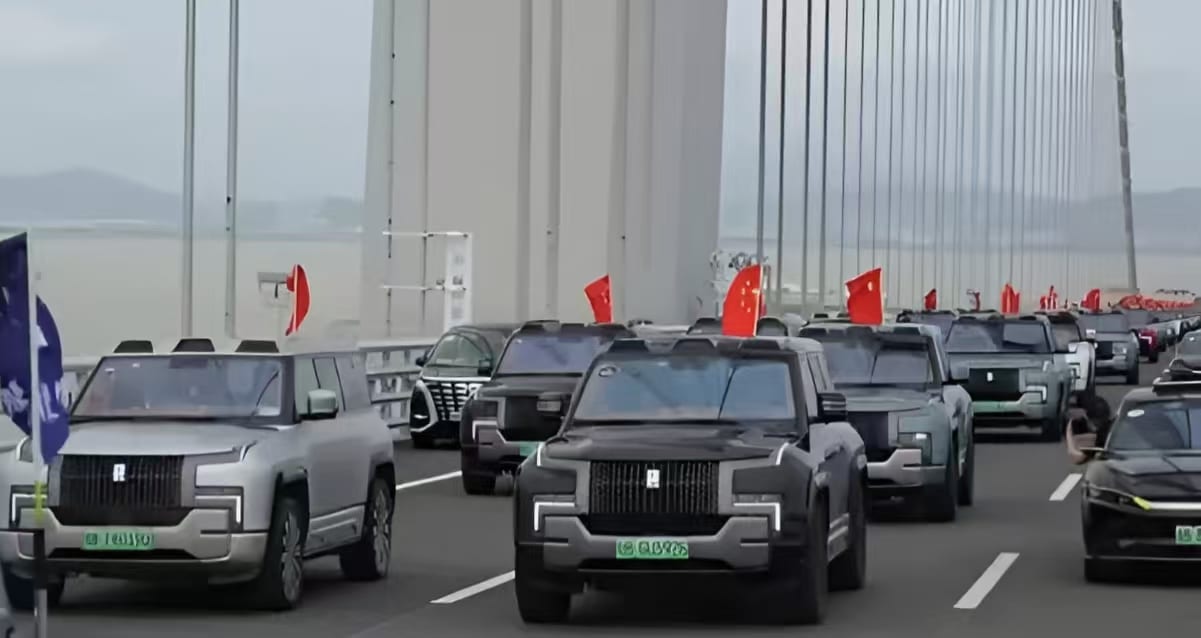 BYD's Yangwang U8 convoy hits new 24 km long Shen-Zhong Channel in China