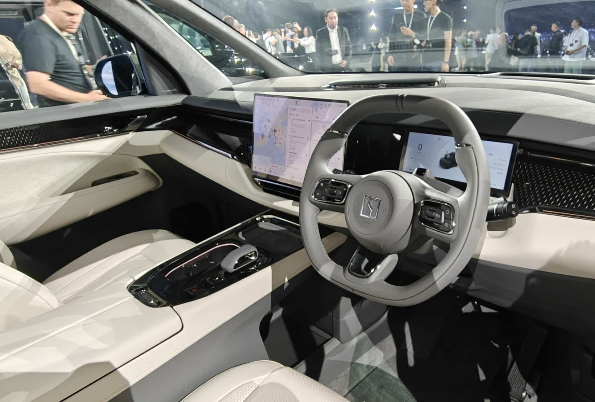 Geely's Zeekr 009 MPV global launch in Hong Kong with RHD, starts at ...