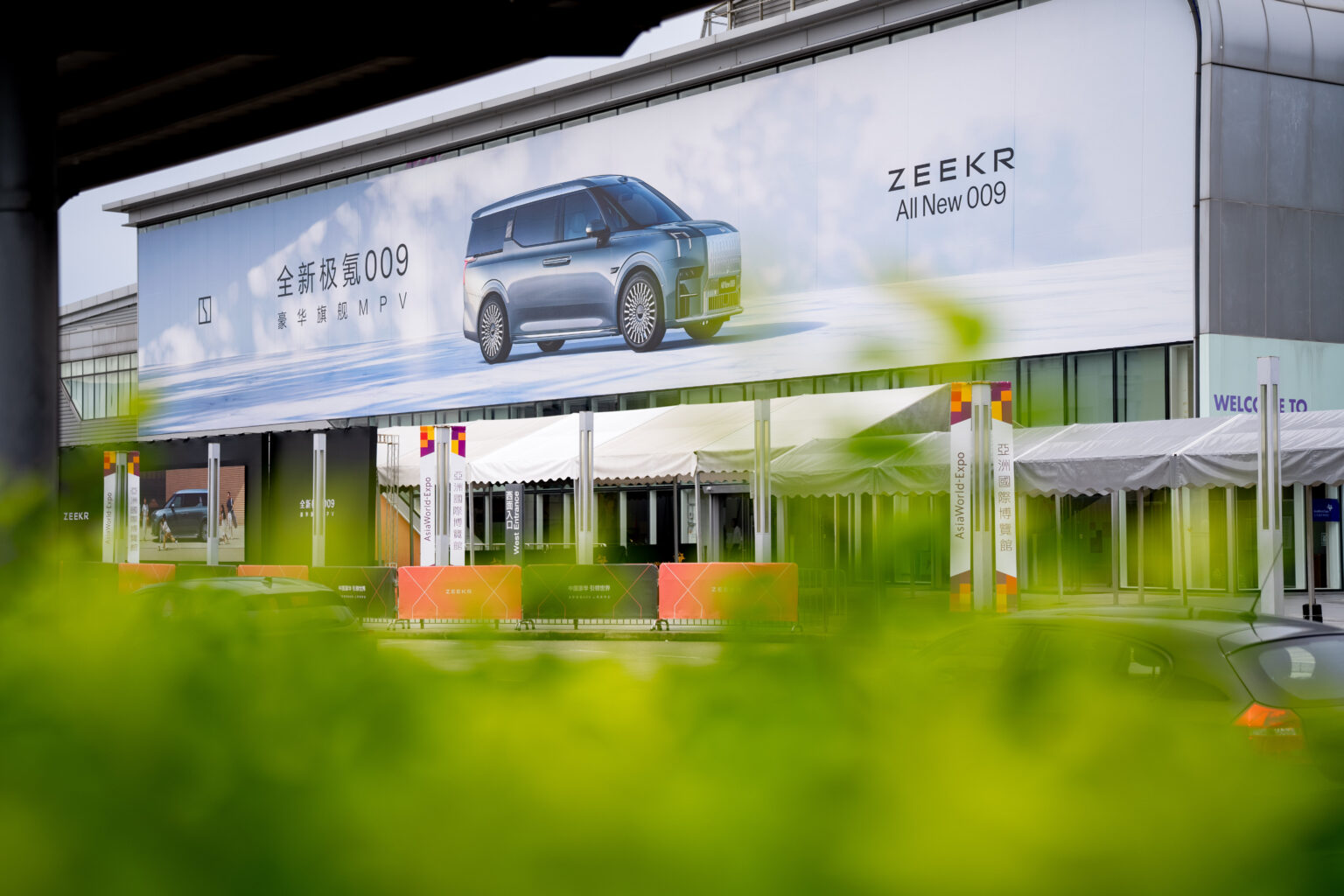 Geely's Zeekr 009 MPV global launch in Hong Kong with RHD, starts at ...