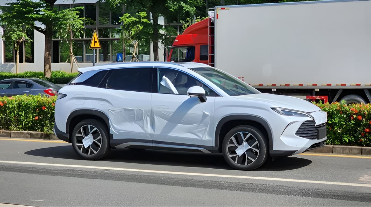 BYD Song L DM-i reached dealers before launch revealing trims