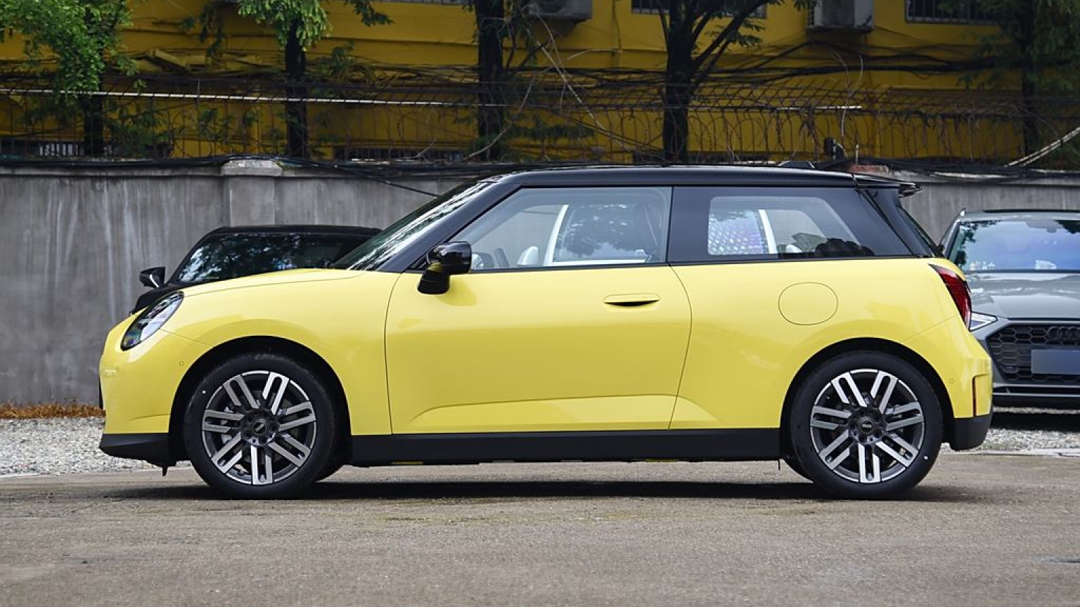 Electric Mini Cooper from BMW-GWM JV reached dealers in China