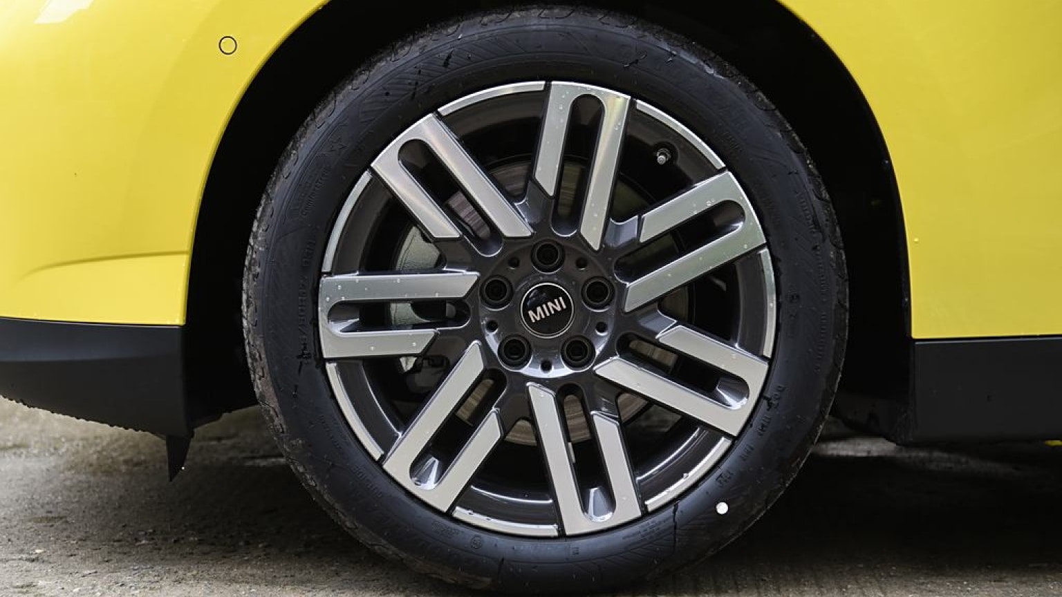 Electric Mini Cooper from BMW-GWM JV reached dealers in China