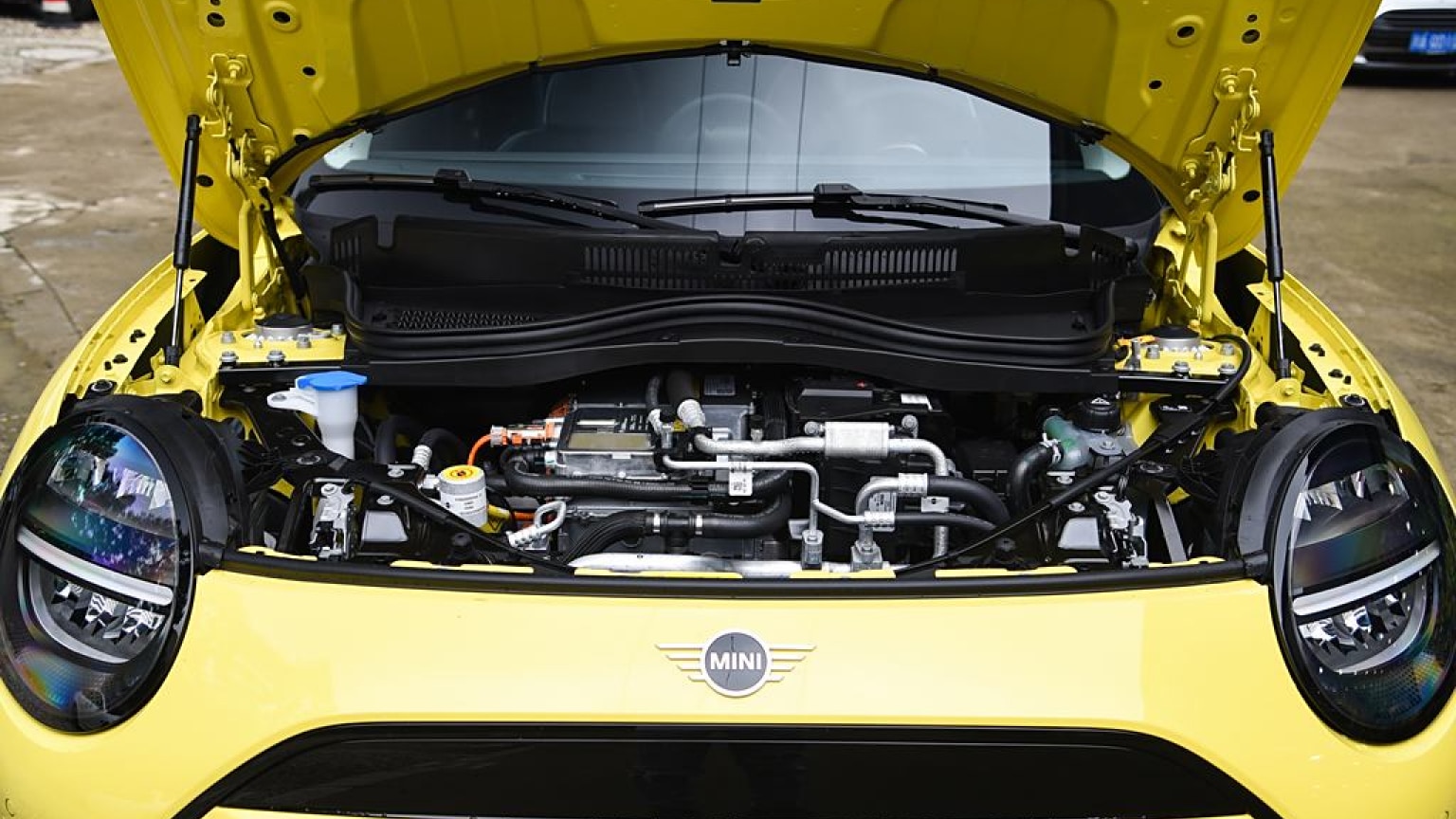 Electric Mini Cooper from BMW-GWM JV reached dealers in China