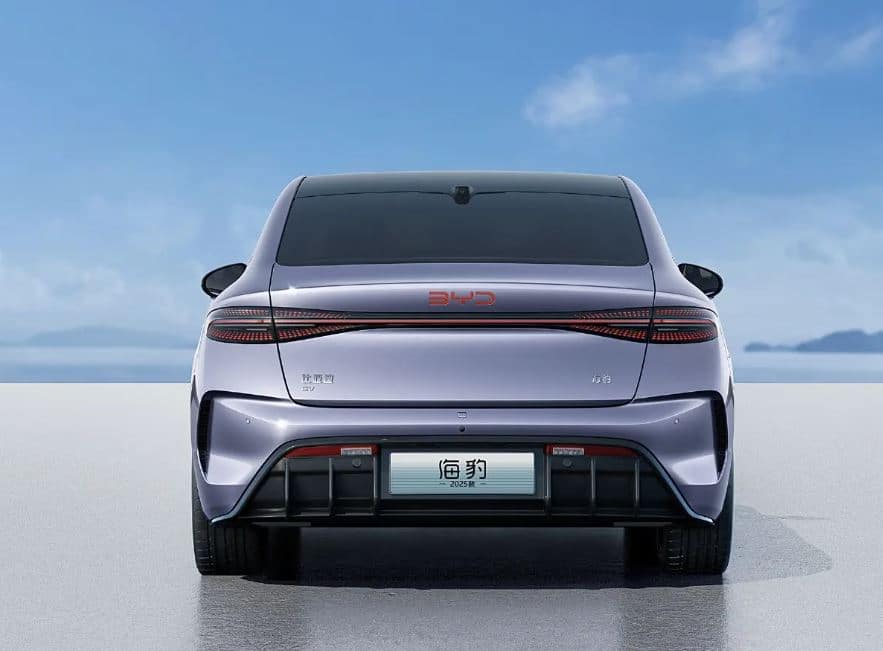 2025 BYD Seal interior official images revealed