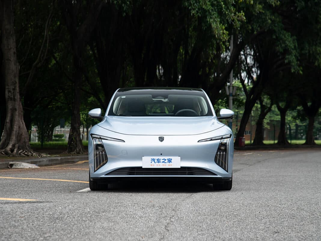 Forthing Xinghai S7 electric sedan, which is really a hatchback, opens ...