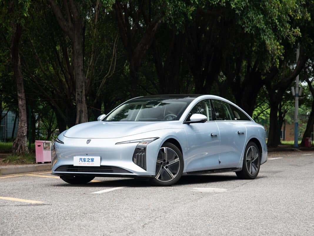 Forthing Xinghai S7 electric sedan, which is really a hatchback, opens ...