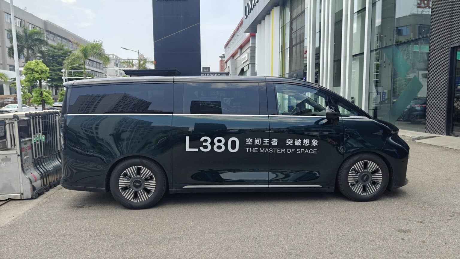 Sunday China Drive | Geely's LEVC L380 - heads to Europe by 2026