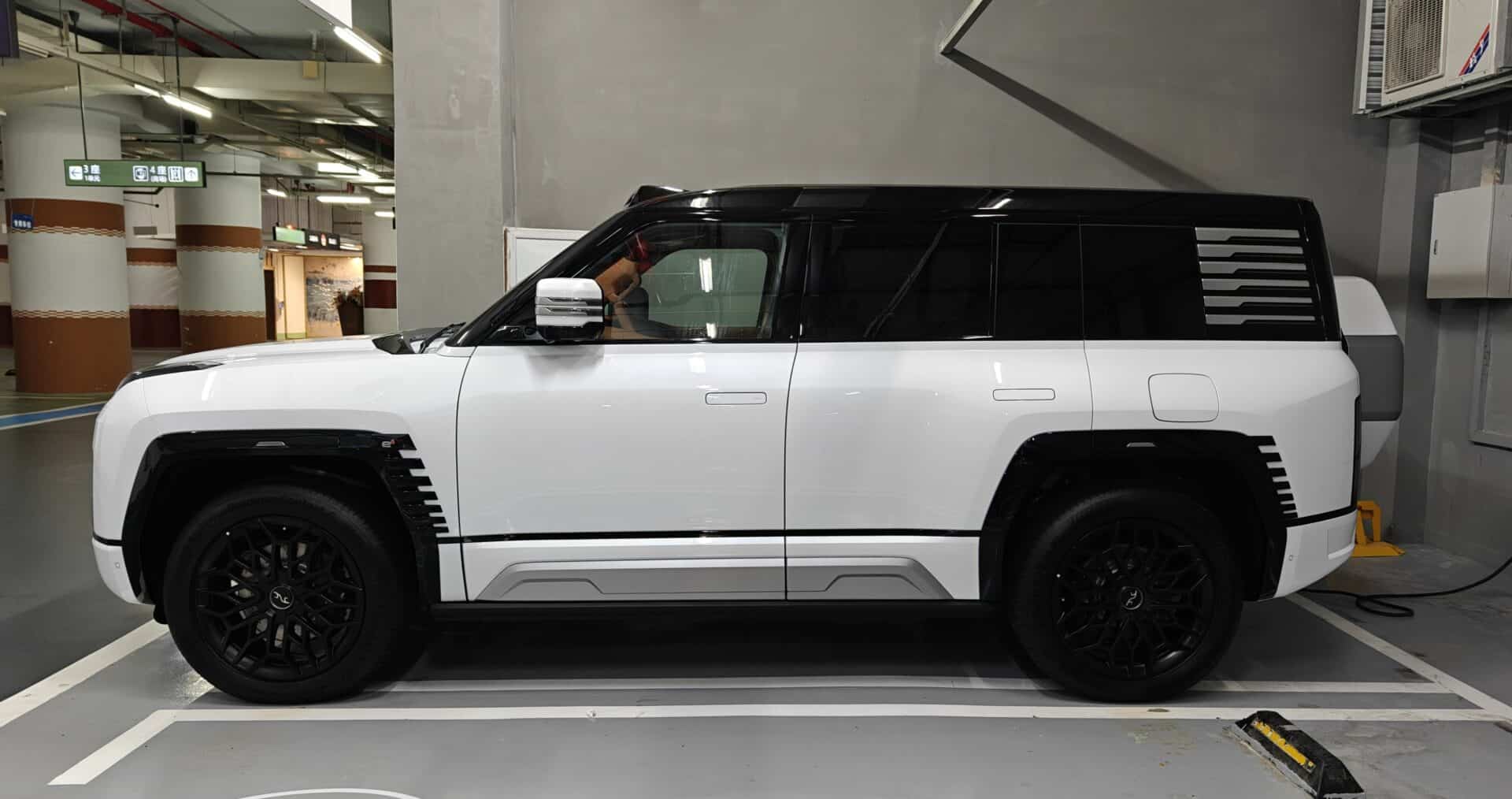 Sunday China Drive | BYD's Yangwang U8: luxury SUV that floats and spins with dual powertrain