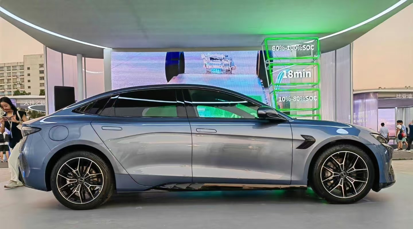 BYD 2025 Seal launched: with LiDAR, 800V platform, and 0-100 km/h in 3.8s