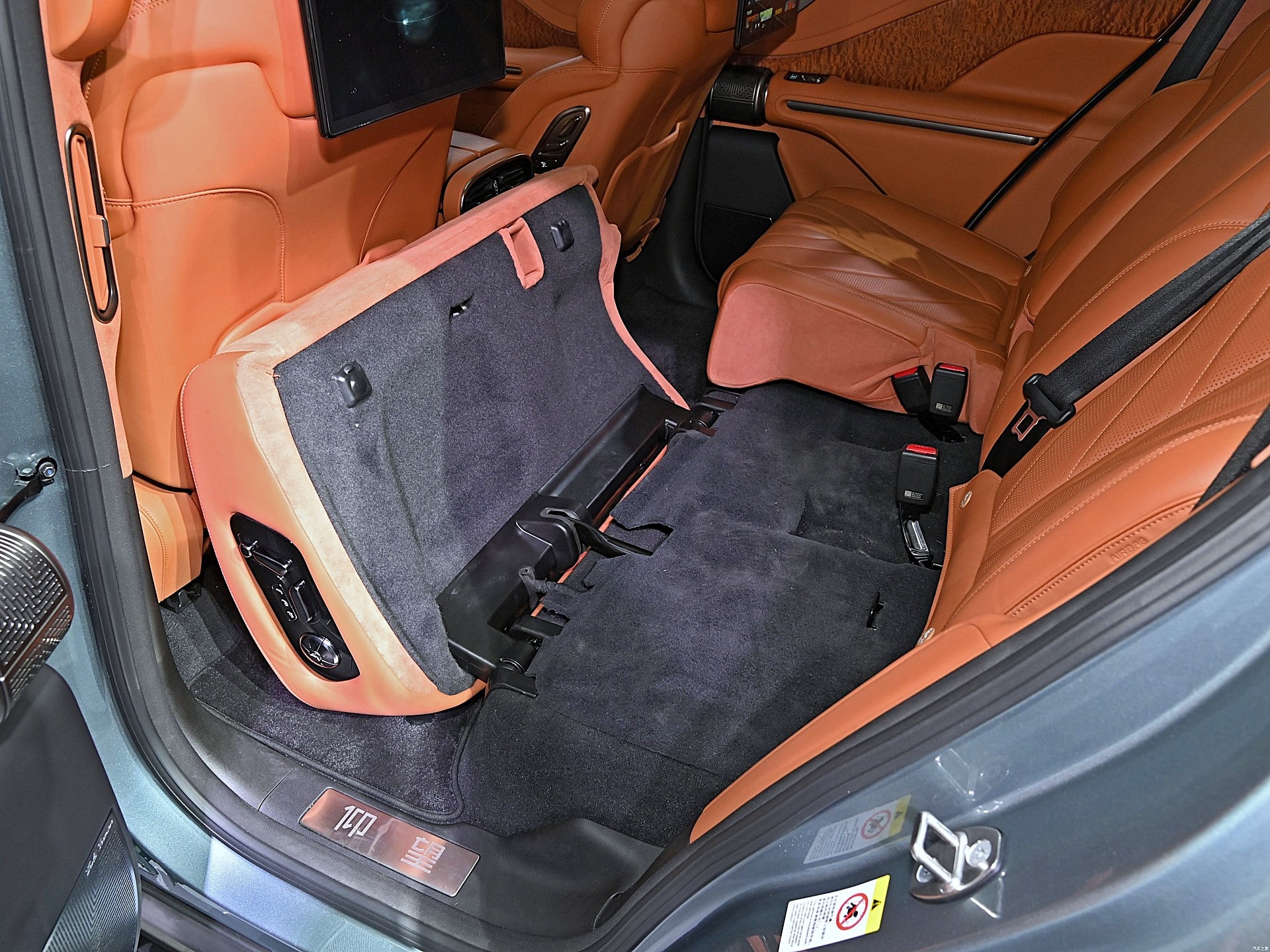 Sunday China Drive | BYD's Yangwang U8: luxury SUV that floats and ...