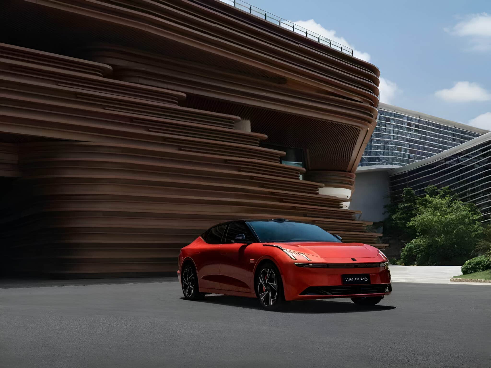 Lynk & Co Z10 opened for pre-orders; starts at 30,100 USD to rival SU7