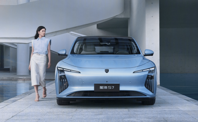 Forthing Xinghai S7 electric sedan, which is really a hatchback, opens ...