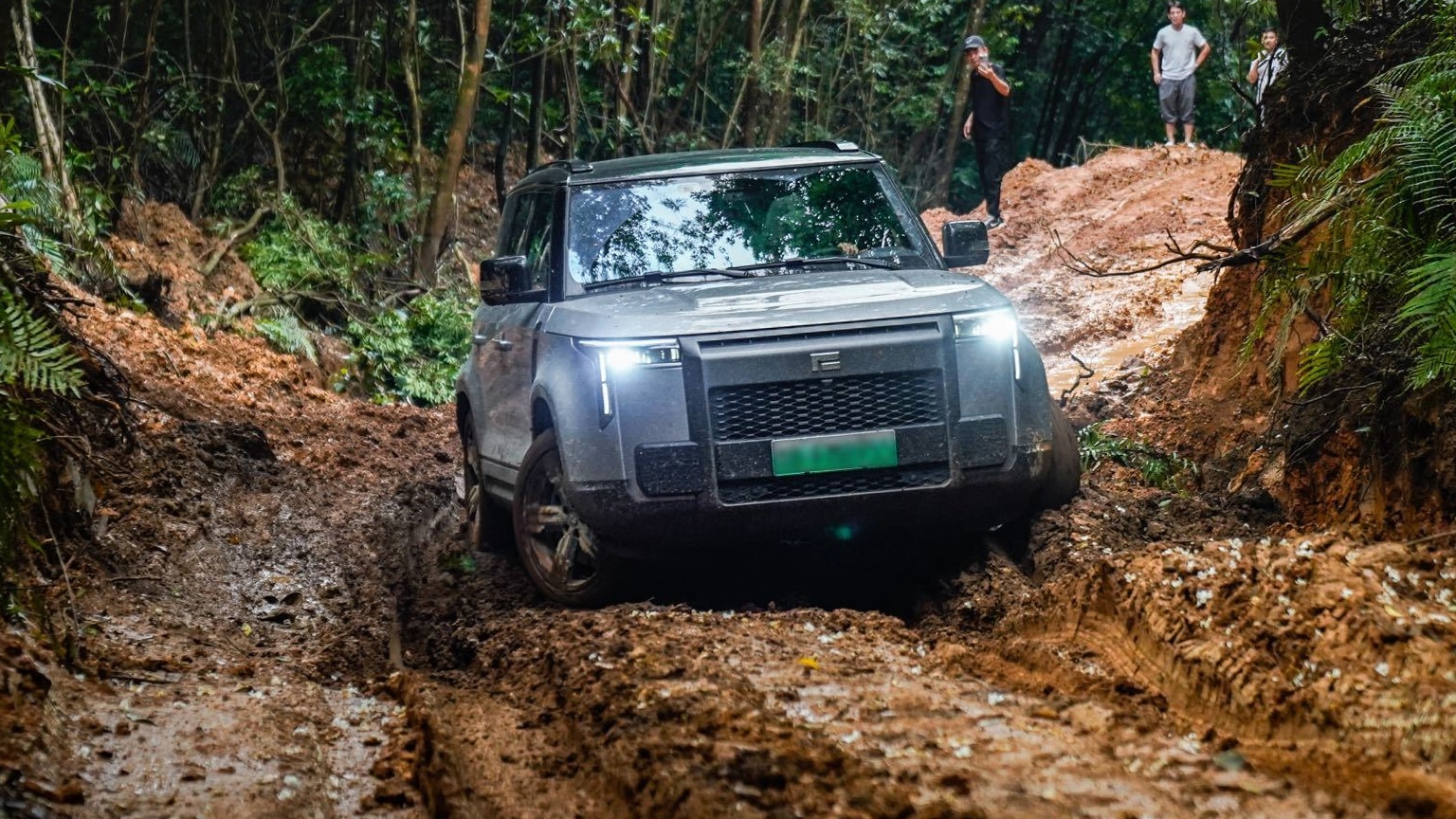 Polestones 01 EREV SUV with 215 km EV range launched in China