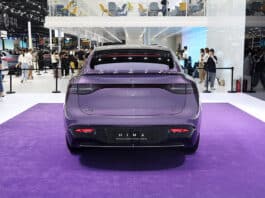 Huawei backed Luxeed R7 luanches with 802 km range and a knock knock ...