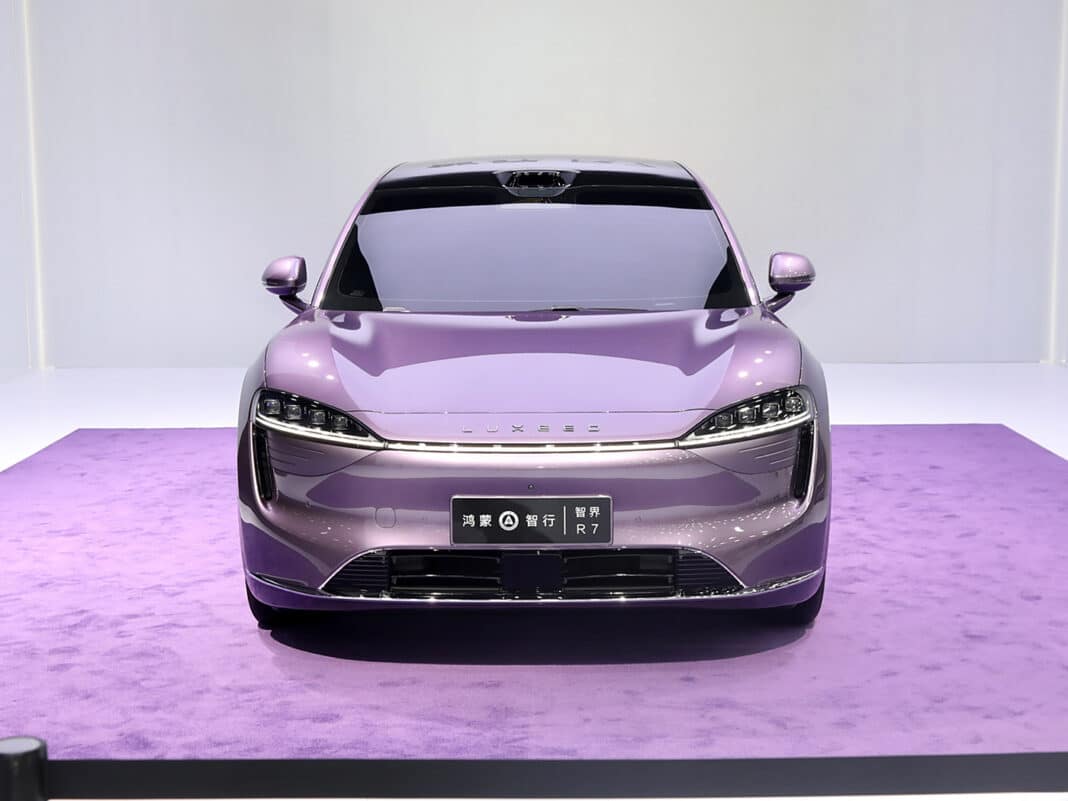 Huawei backed Luxeed R7 luanches with 802 km range and a knock knock ...