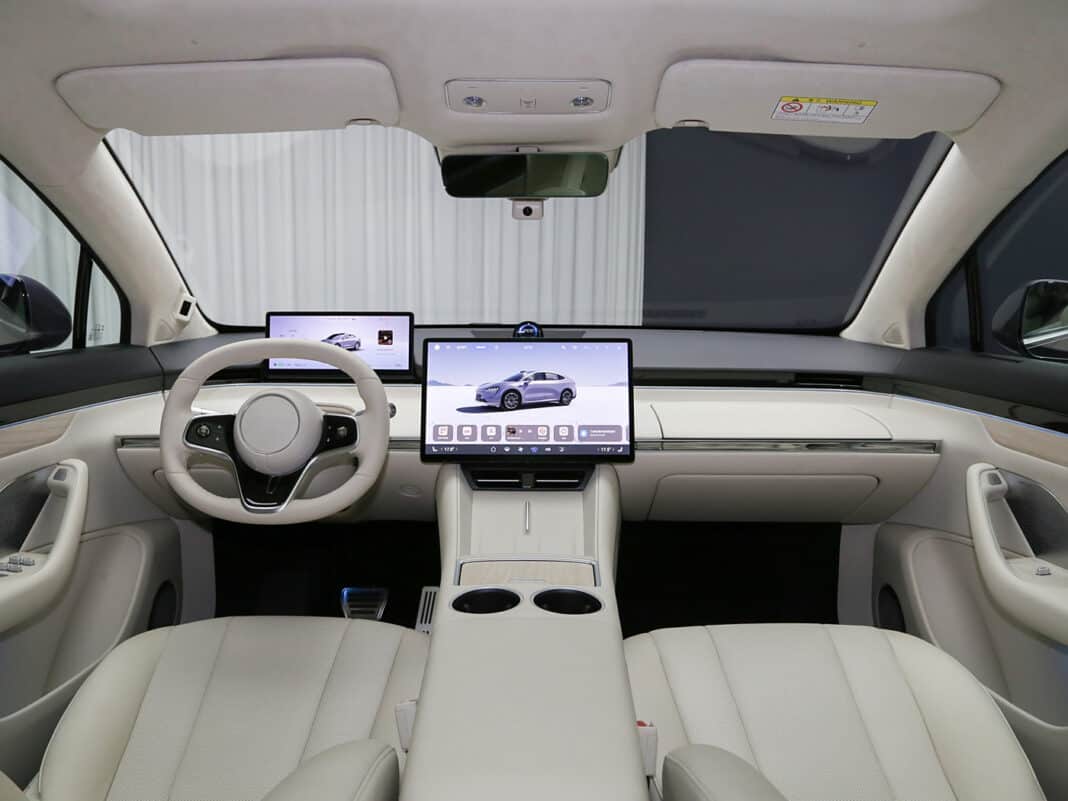 Huawei backed Luxeed R7 luanches with 802 km range and a knock knock ...