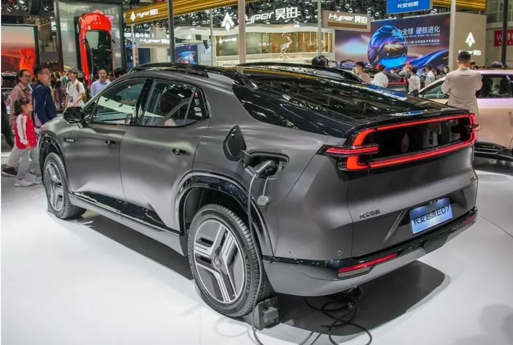 Changan Nevo E07 transformer SUV started pre-sale at 35,400 USD