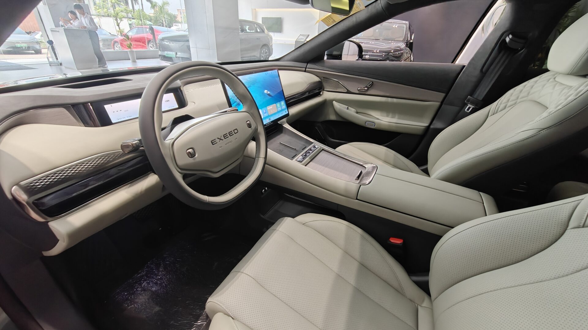 Sunday China Drive | Exeed Exlantix ES - sporty design meets ...