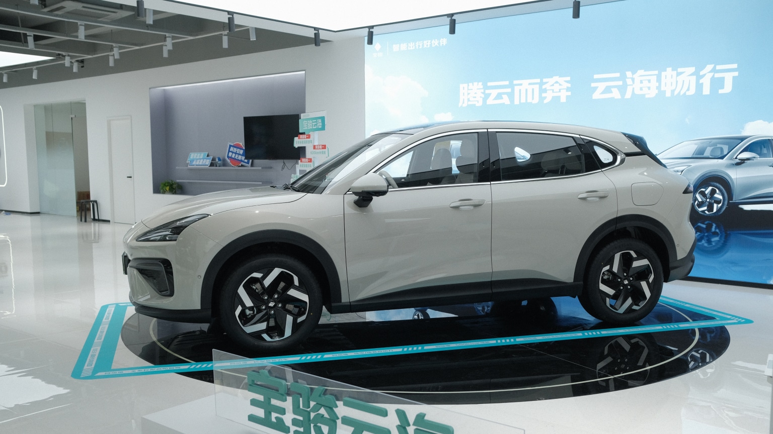 SAIC, GM & Wuling's Baojun Yunhai enters China for 15,450 USD