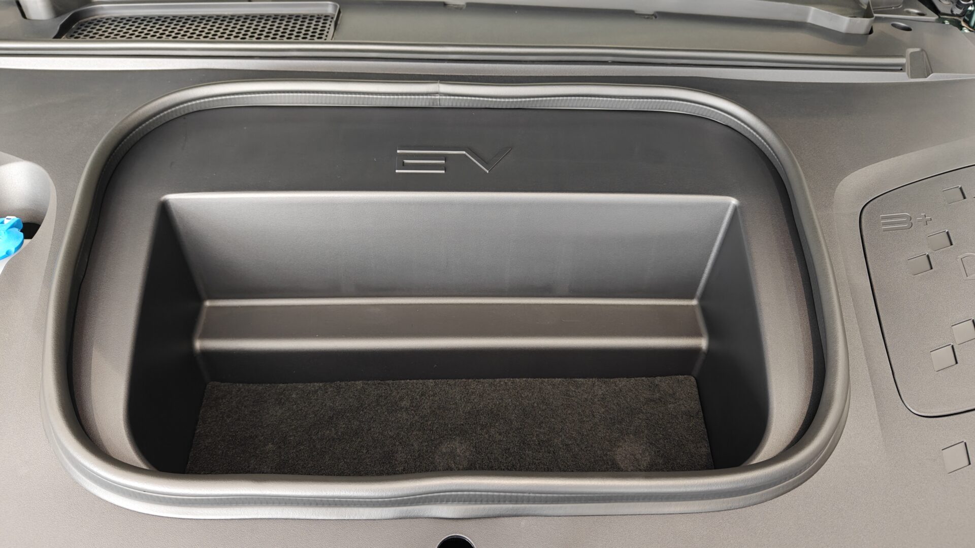 Sunday China Drive | Exeed Exlantix ES - sporty design meets ...