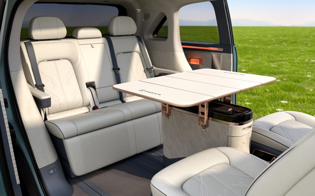 Zeekr Mix MPV with 3 sliding doors entered China for 39,250 USD