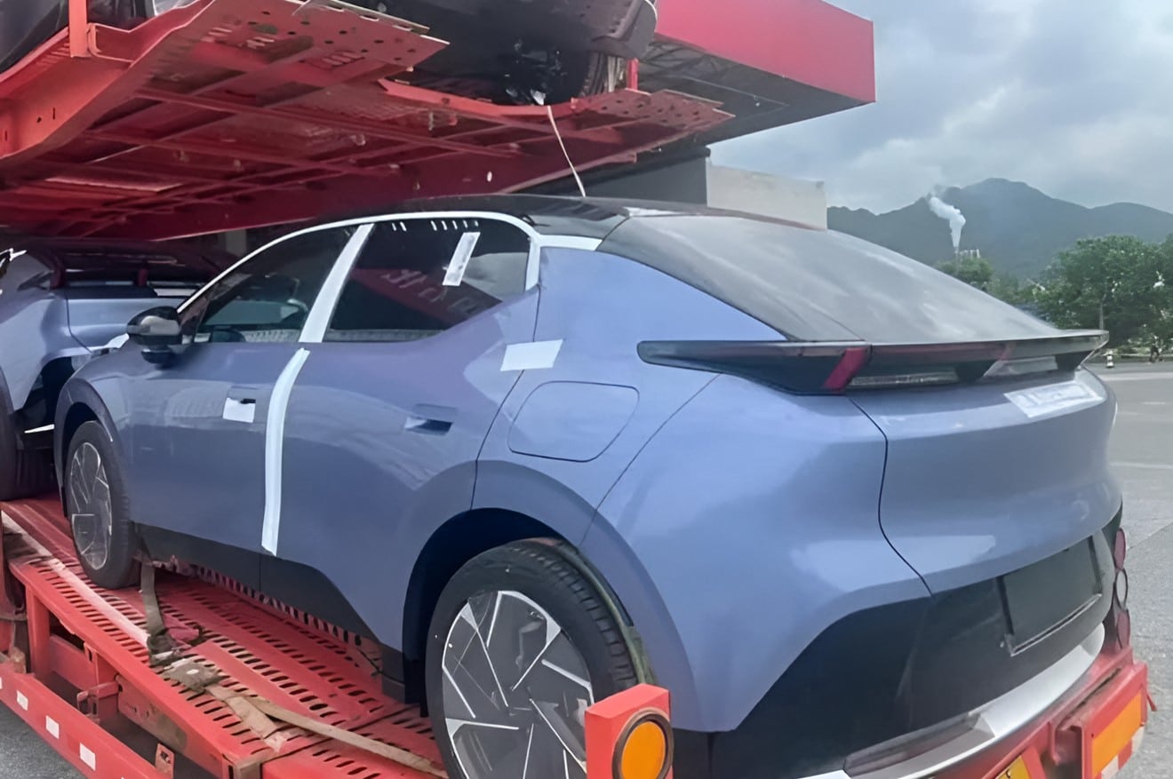 Lynk & Co Z20: all-electric compact SUV to debut in Milan on October 11