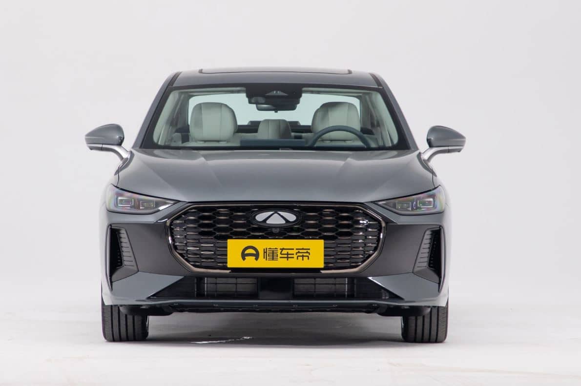 Chery Fulwin A8L C-DM plug-in hybrid sedan debuts