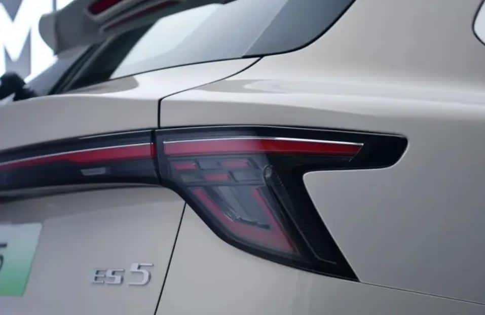 MG ES5 will start pre-sale on Nov 2 with 14,000 USD price range in China