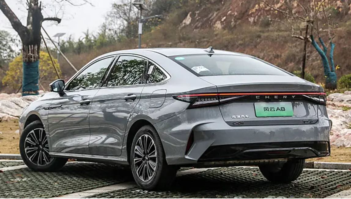 Chery Fulwin A8L C-DM plug-in hybrid sedan debuts
