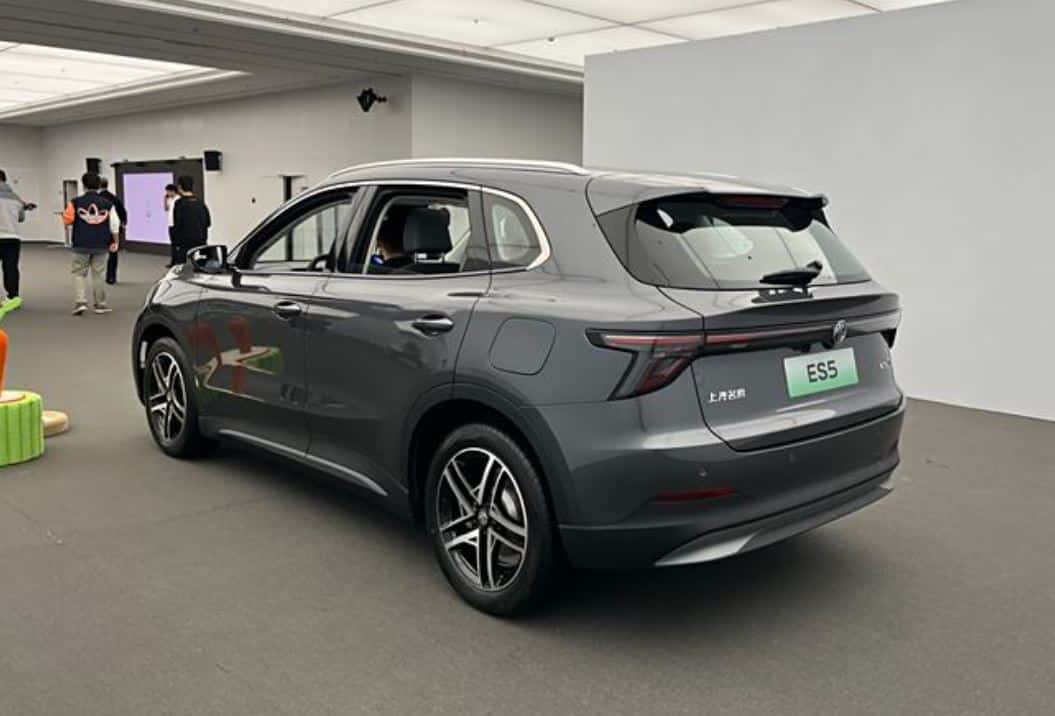 SAIC's MG ES5 all-electric SUV debuts in China with 525 km range