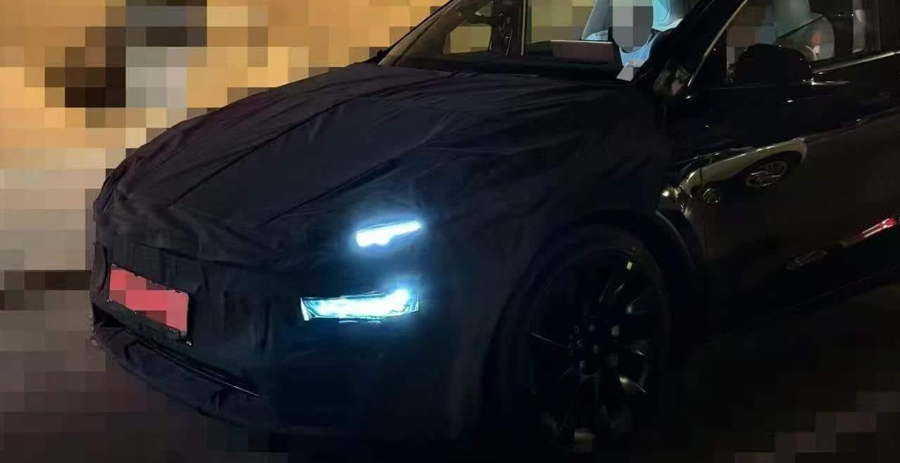 New Tesla Model Y 'Juniper' to have Xpeng-like full-width LED bar ...