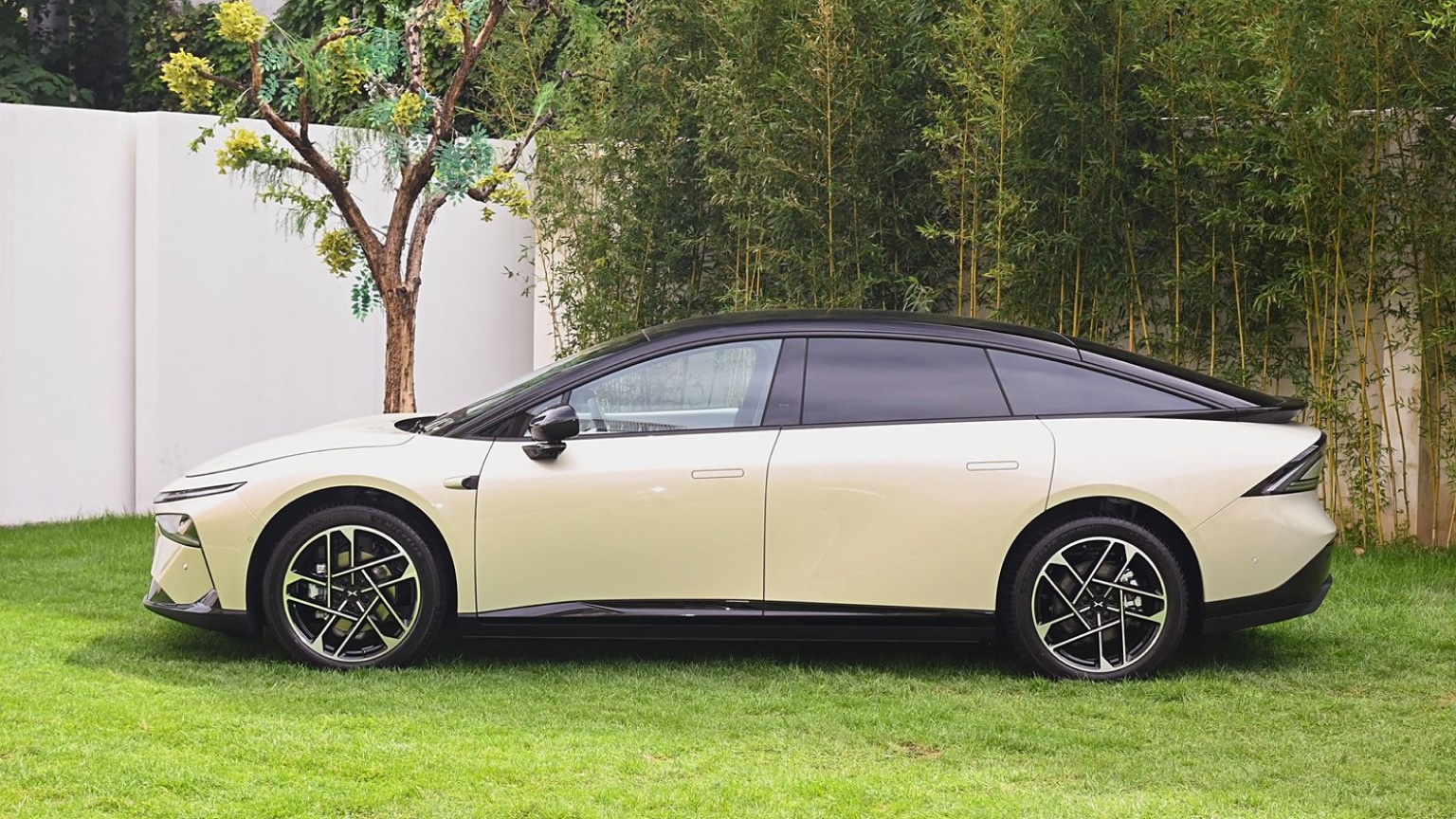 Xpeng P7+ officially revealed in China with next-gen AD platform