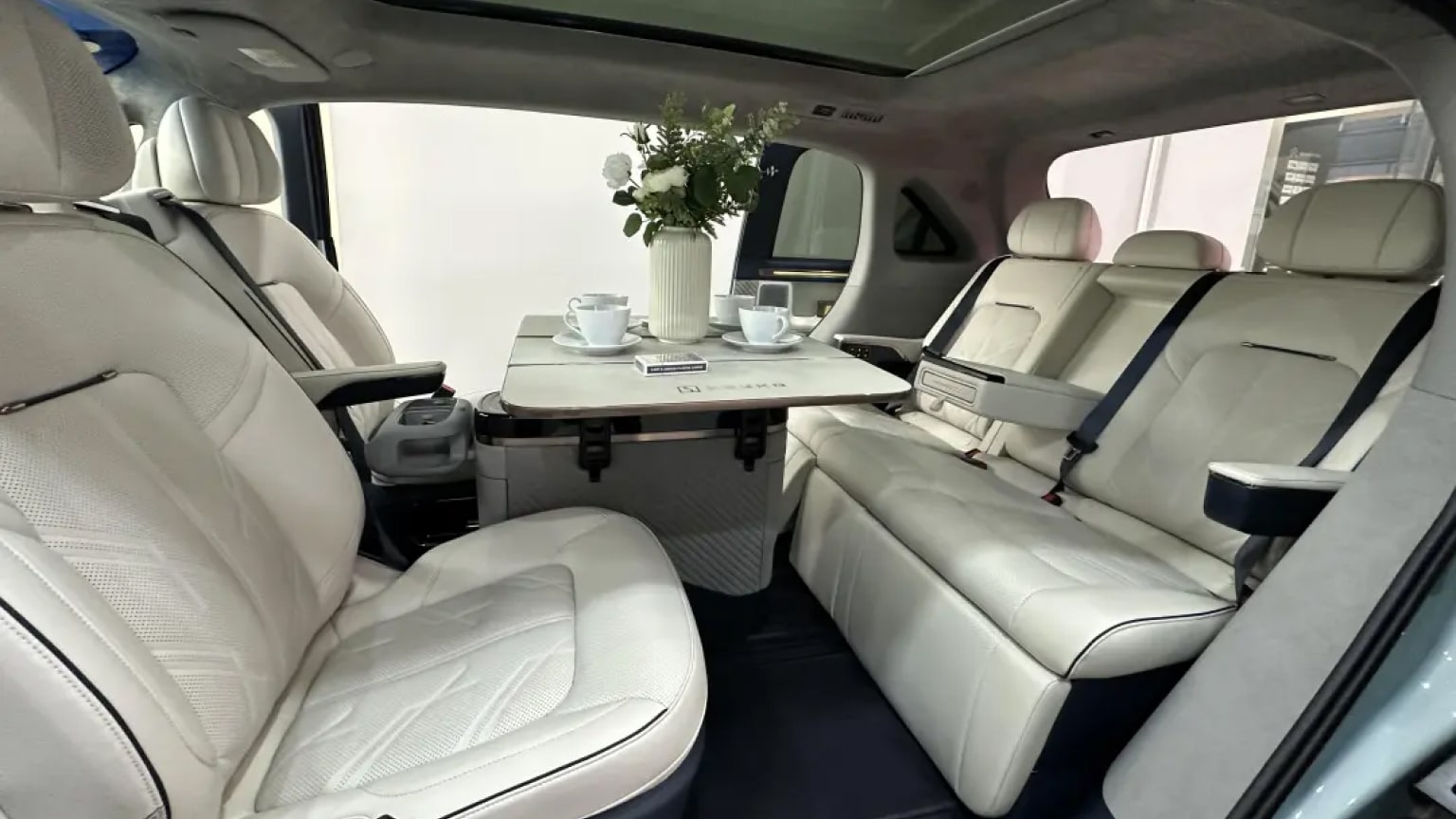 Zeekr Mix MPV arrived at dealers with 3 sliding doors and 415 hp