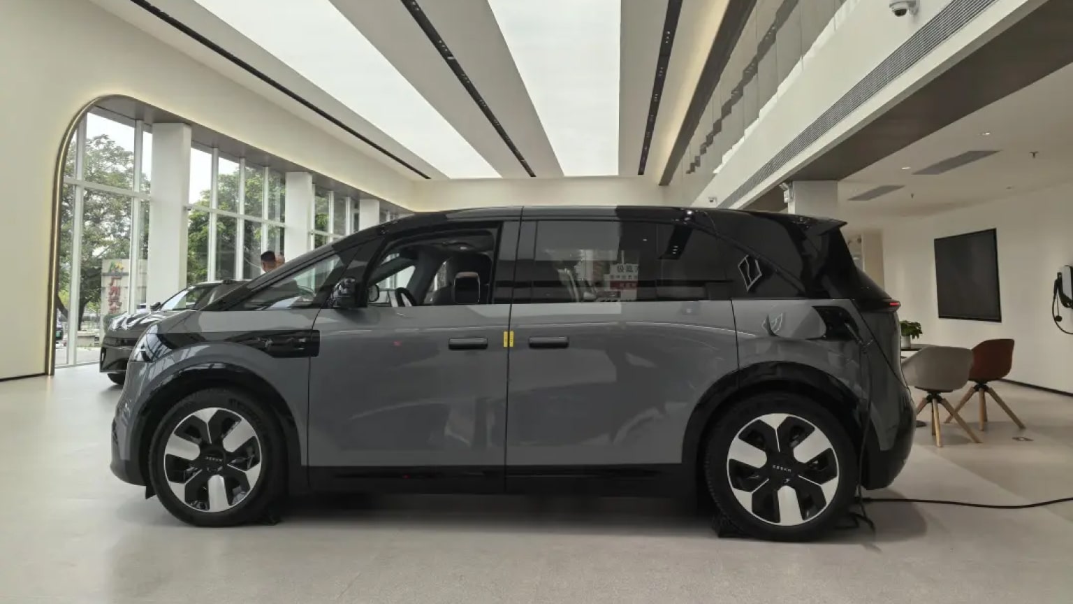 Zeekr Mix MPV arrived at dealers with 3 sliding doors and 415 hp