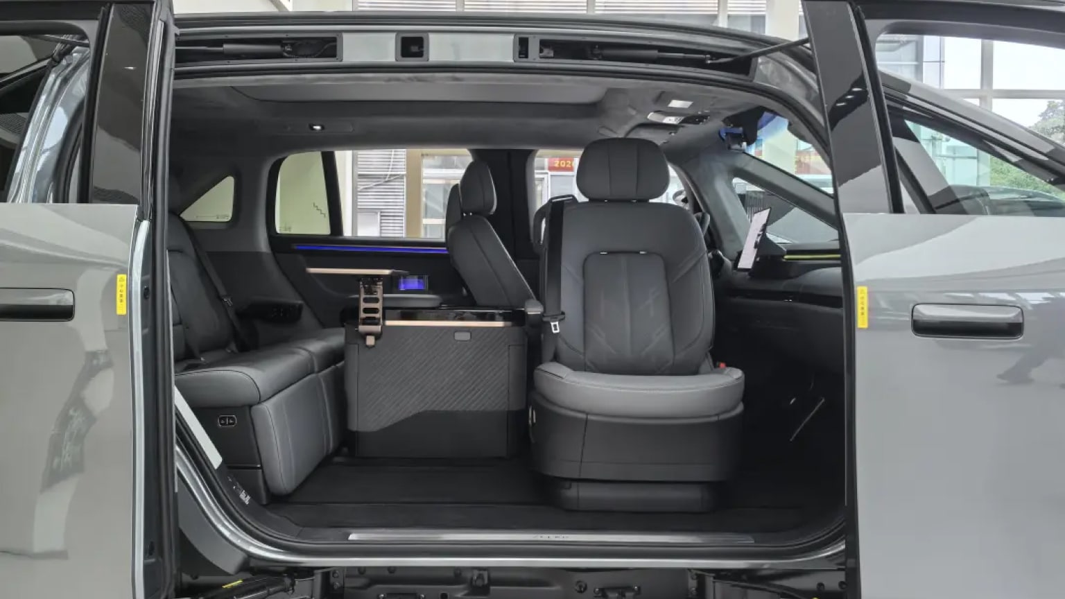 Zeekr Mix MPV arrived at dealers with 3 sliding doors and 415 hp