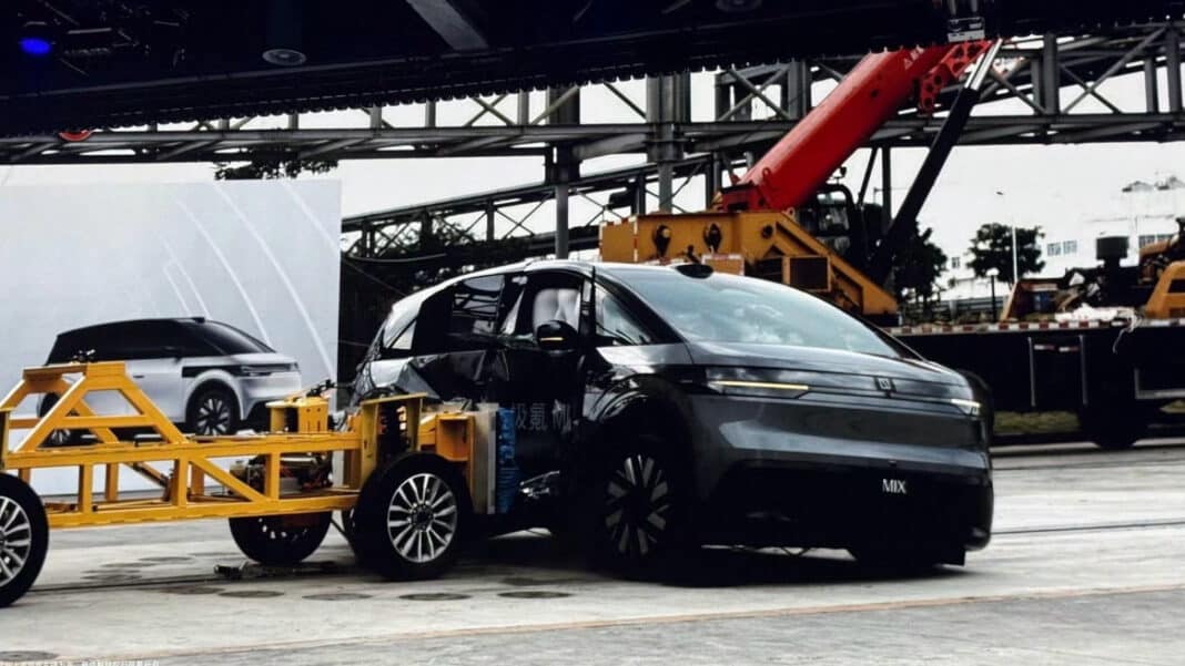 Zeekr Mix MPV with 3 sliding doors entered China for 39,250 USD