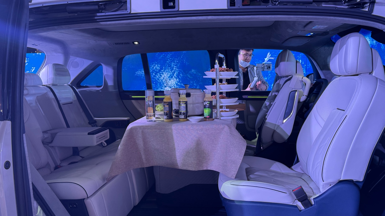 Zeekr Mix MPV with 3 sliding doors entered China for 39,250 USD