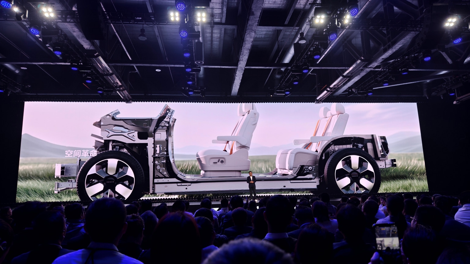 Zeekr Mix MPV with 3 sliding doors entered China for 39,250 USD