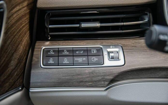 SAIC's Roewe iMAX 8 DMH MPV with 1,536 km range launched