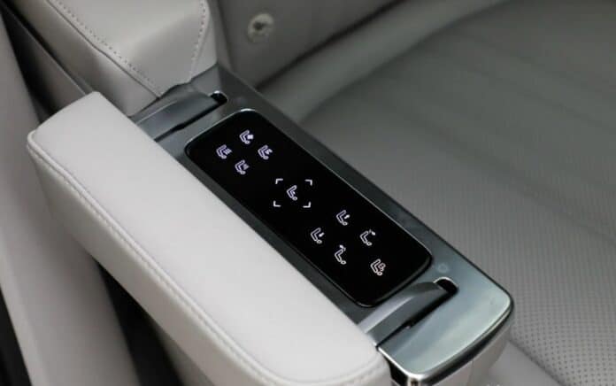 SAIC's Roewe iMAX 8 DMH MPV with 1,536 km range launched