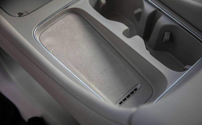 SAIC's Roewe iMAX 8 DMH MPV with 1,536 km range launched