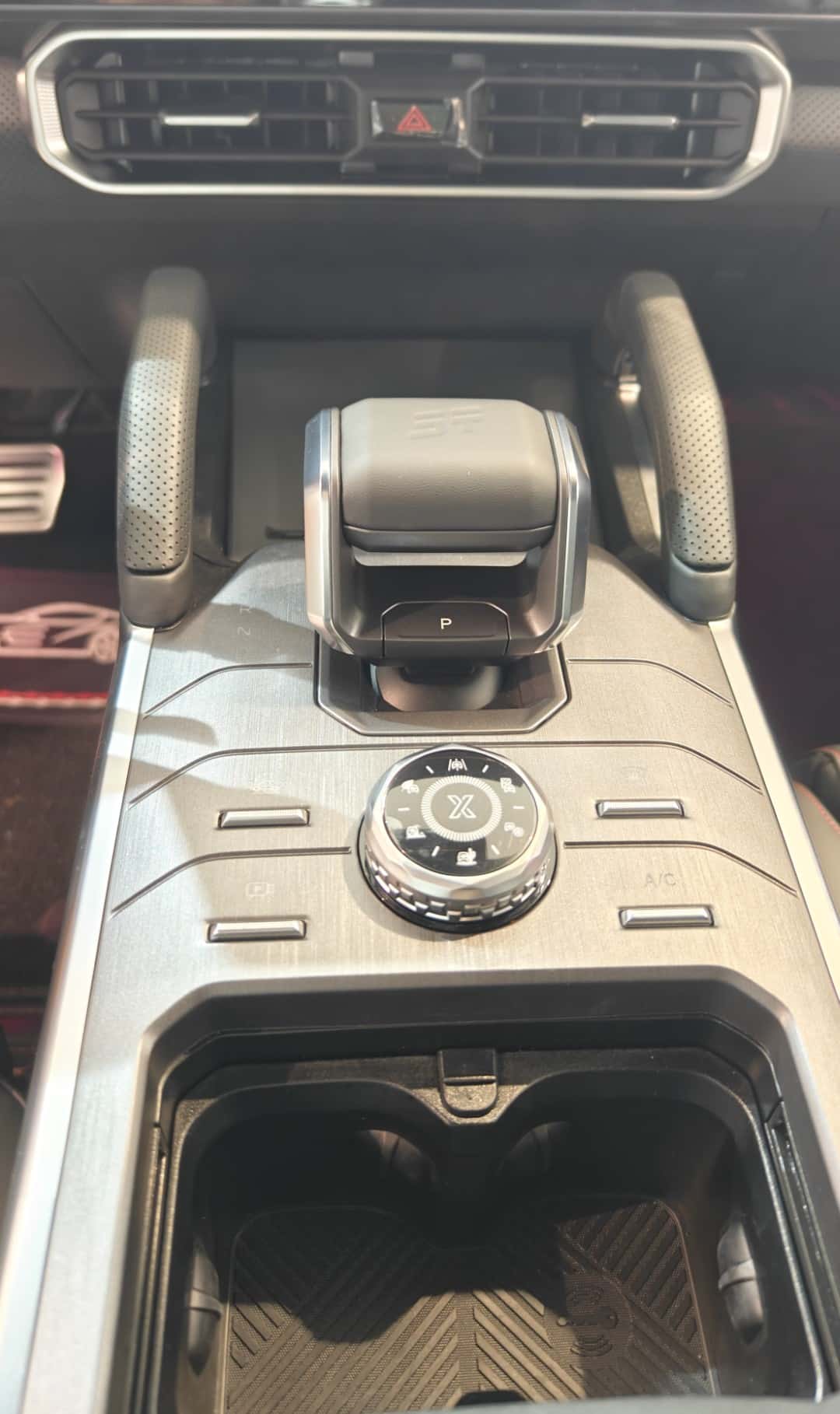 Sunday China Drive | Jetour Traveller: compact SUV with off-road ...