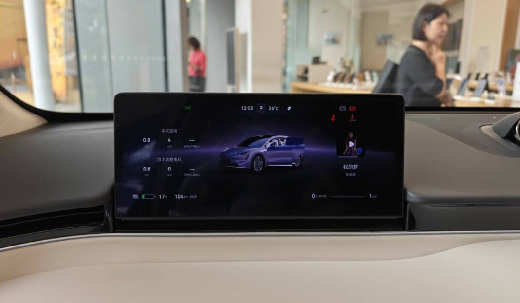 Sunday China Drive | Luxeed R7: fusions speed, luxury, with Huawei ...