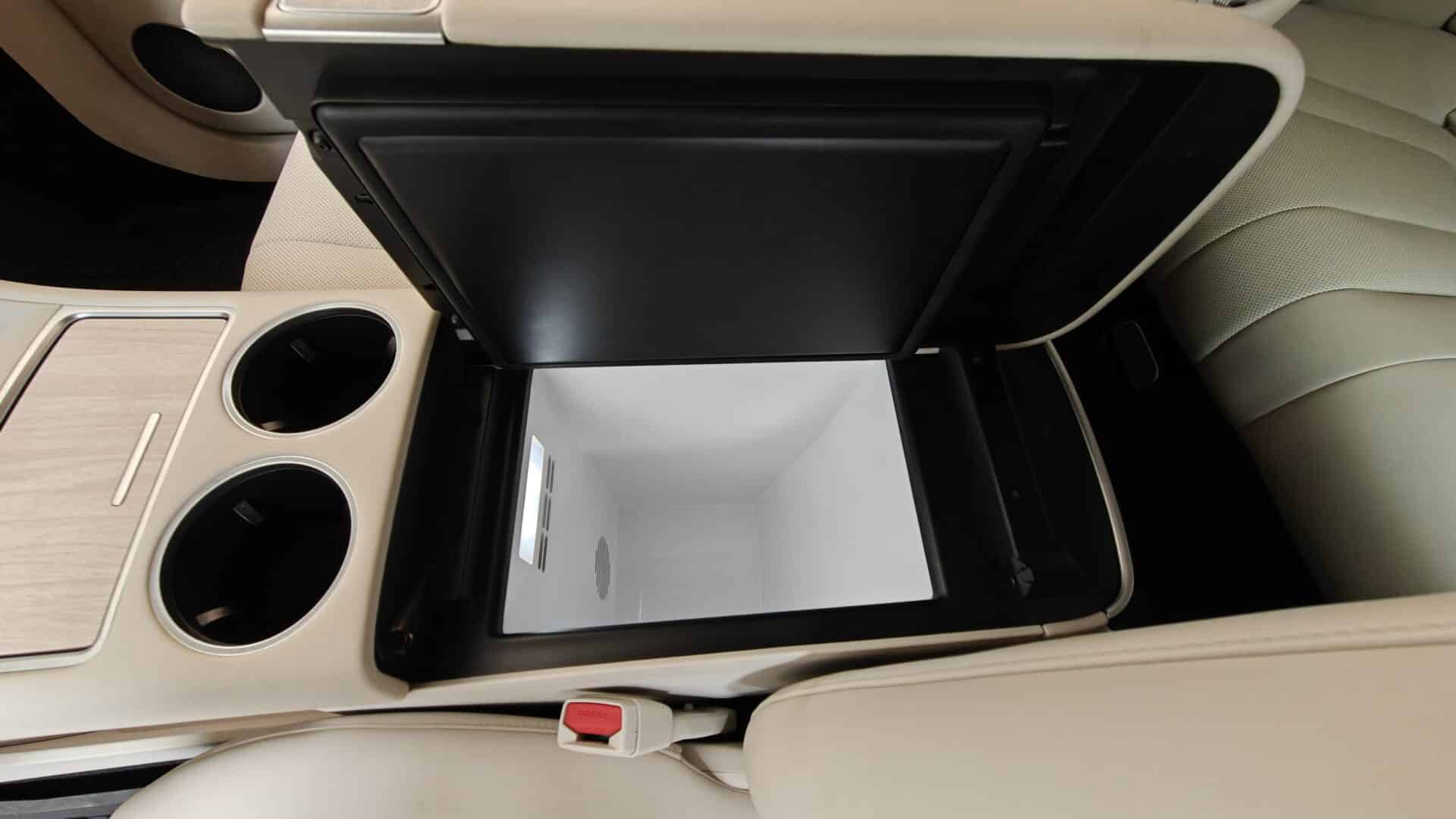 Sunday China Drive | Luxeed R7: fusions speed, luxury, with Huawei ...