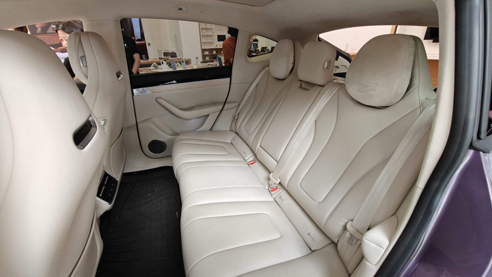 Sunday China Drive | Luxeed R7: fusions speed, luxury, with Huawei ...