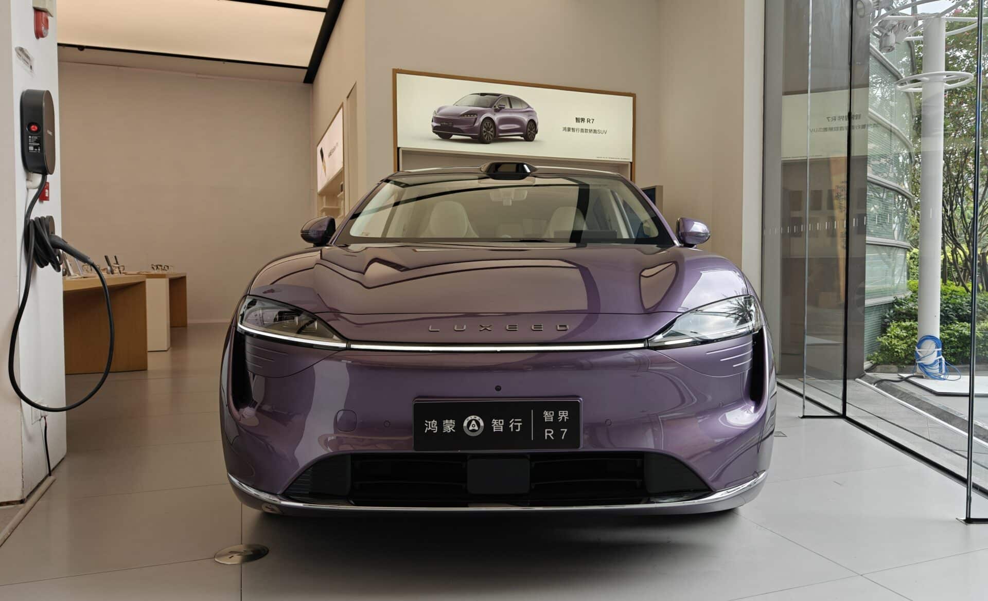 Sunday China Drive | Luxeed R7: fusions speed, luxury, with Huawei ...