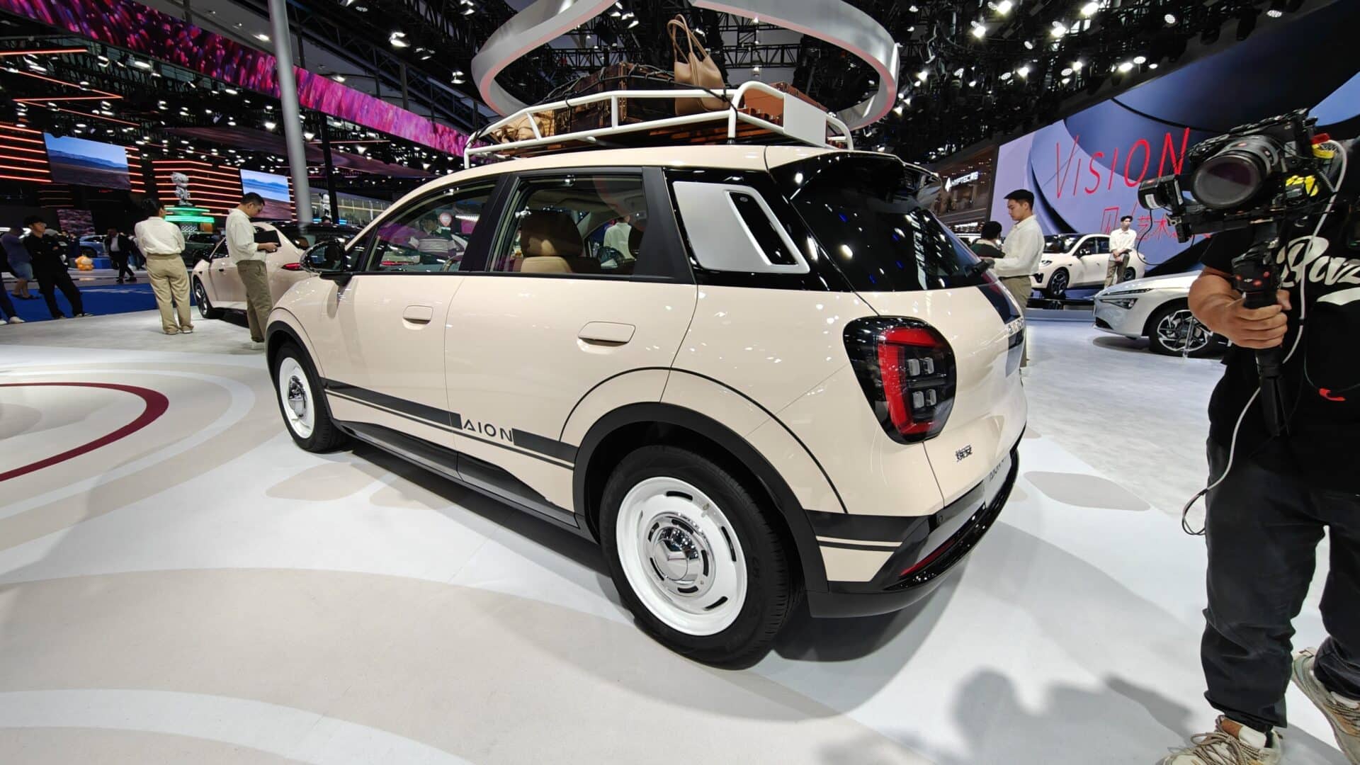Guangzhou Auto Show with over 1,100 vehicles, nearly half NEVs
