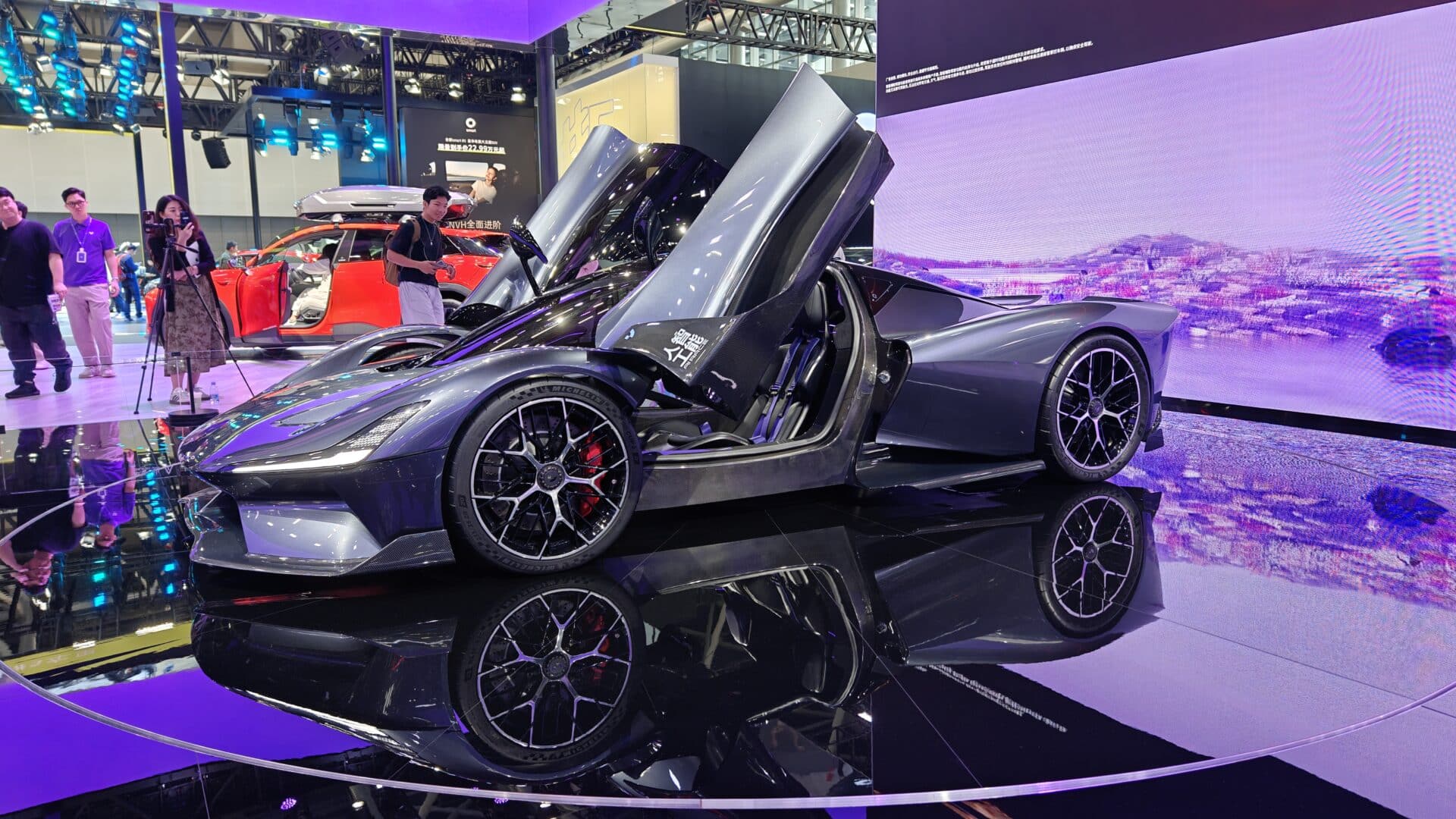 Guangzhou Auto Show with over 1,100 vehicles, nearly half NEVs