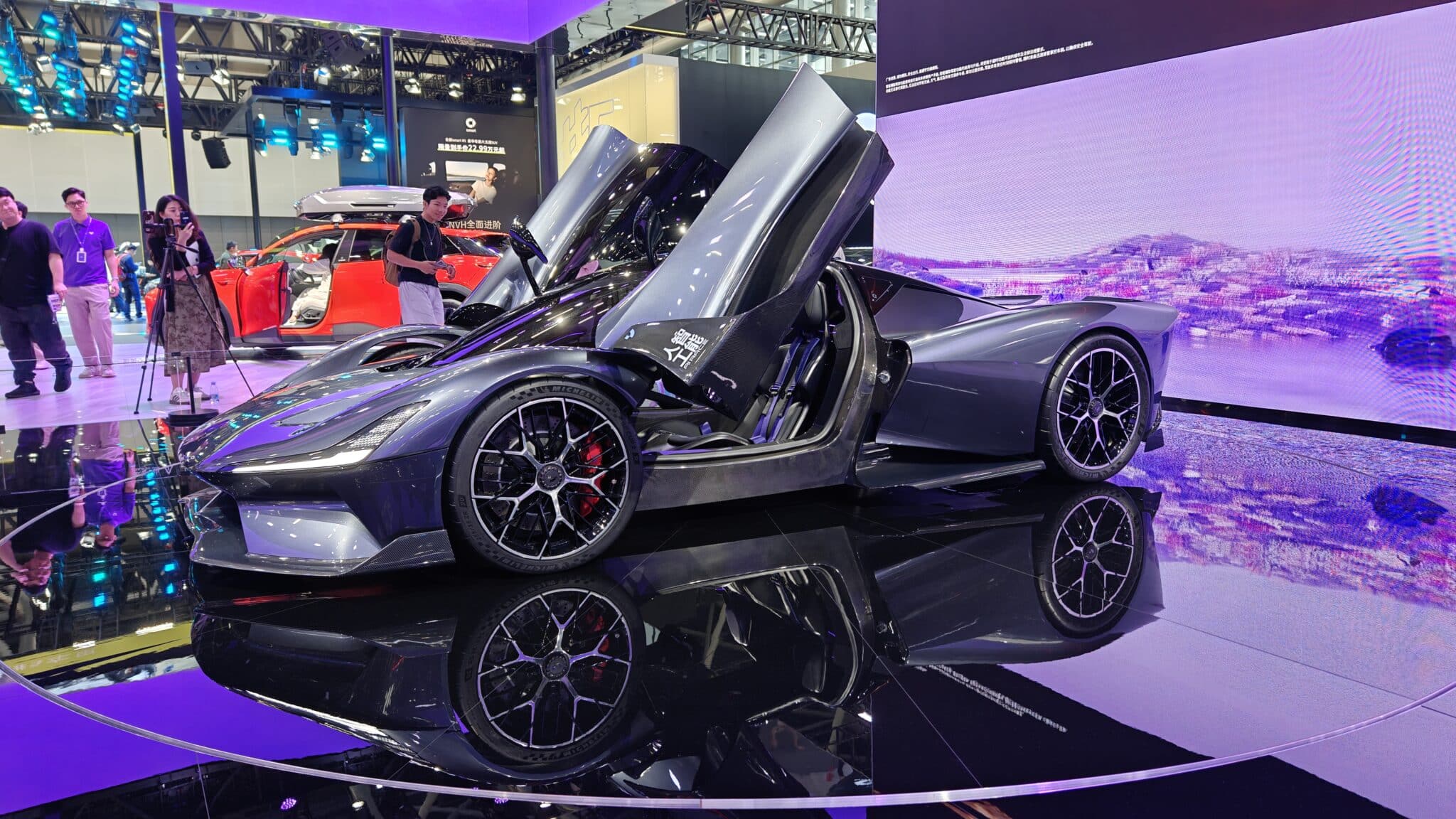 Guangzhou Auto Show with over 1,100 vehicles, nearly half NEVs