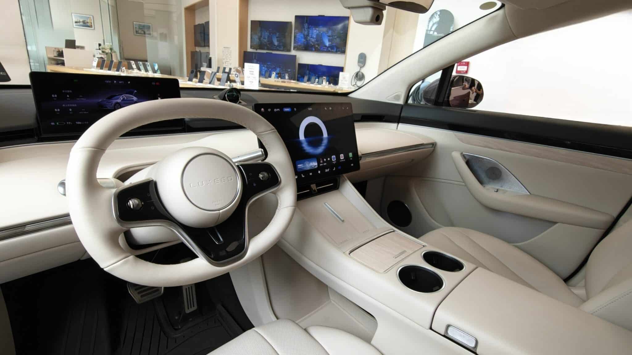 Sunday China Drive | Luxeed R7: fusions speed, luxury, with Huawei ...